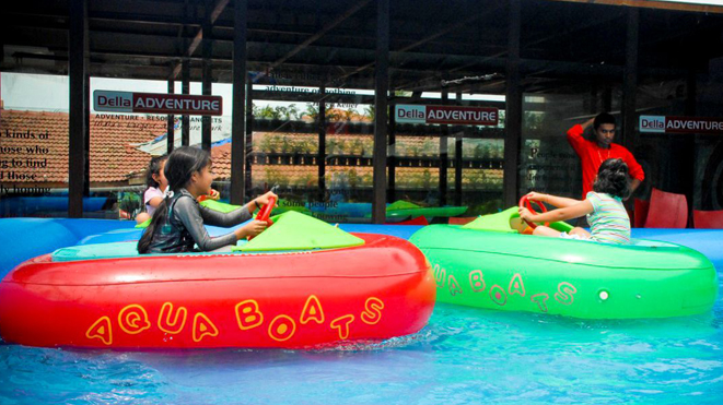 Let Your Kids Enjoy Riding A Tiny Bumper Boat with Their Siblings